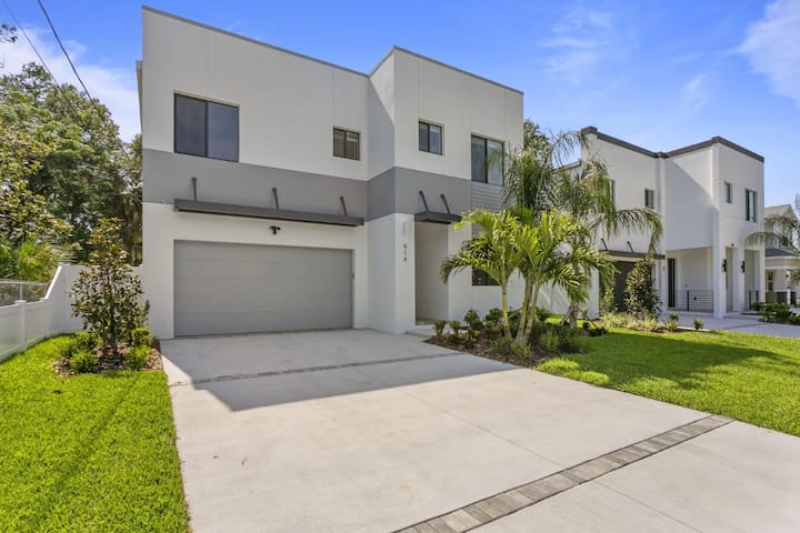 Tampa Downtown Luxury Villa | Beds 14 Park 6 Cars - Tampa, FL