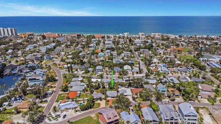 The Beachy House - Indian Rocks Beach, FL