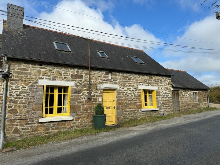 Tranquil Cottage In Brittany - ブルターニュ