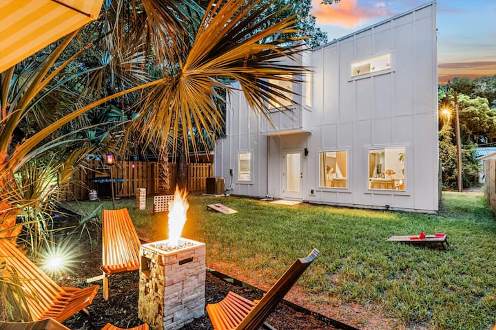 Stylish Coastal Stay | 1mi To Downtown + Fire Pit - St. Augustine, FL
