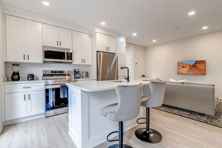 Modern & Elegant 1br Penthouse | One Month + - Kensington, MD