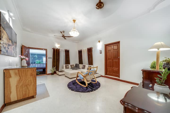 Magnum Opus Party Friendly Villa With Theater - 邦加羅爾