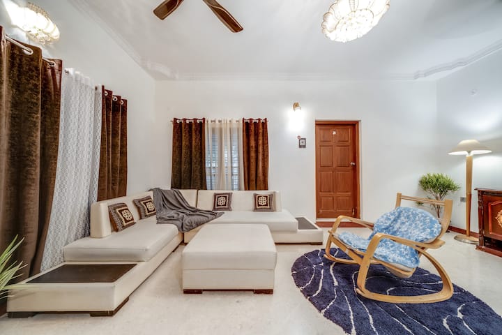 Magnum Opus Party Friendly Villa With Theater - Bengaluru