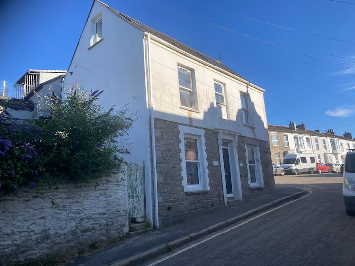 Wellington House - Falmouth