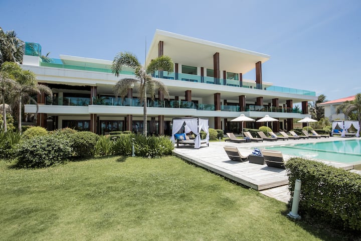 The Luxury Beachfront Penthouse Escape - Nabas