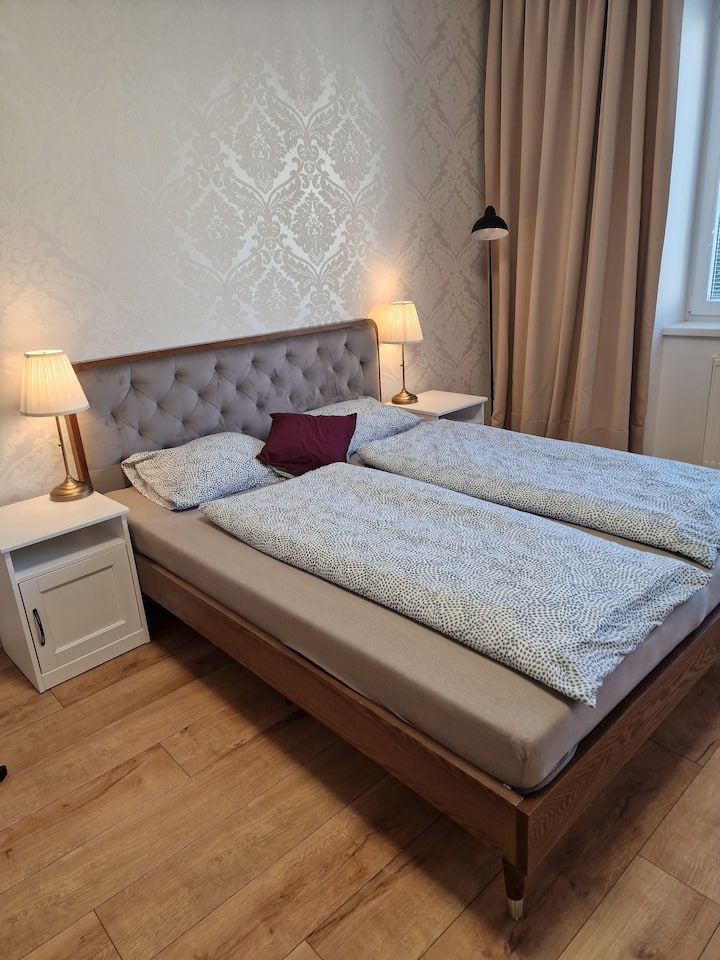 Old Town Apartment - 2 Bedrooms, Self Check- In - 布拉提斯拉瓦