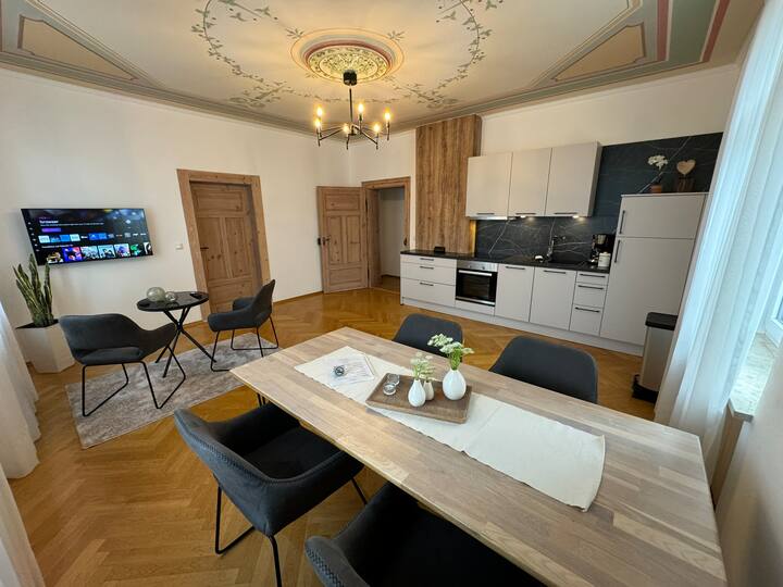 Stadtvilla Mit Stuckdecke/malerei - Modern Saniert - Amberg