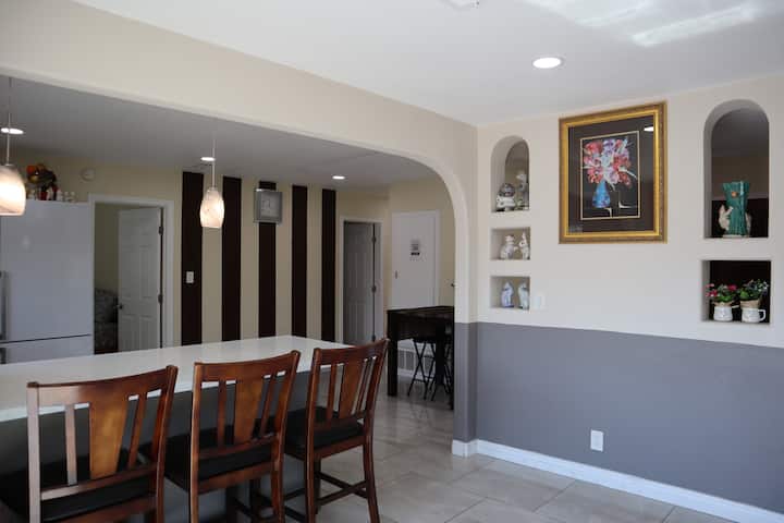 New Renovated House Near Disney - Huntington Beach, CA