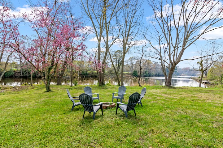 Waterfront & Hot Tub! 4 Br/4 Ba - Central Location - Maryland (State)