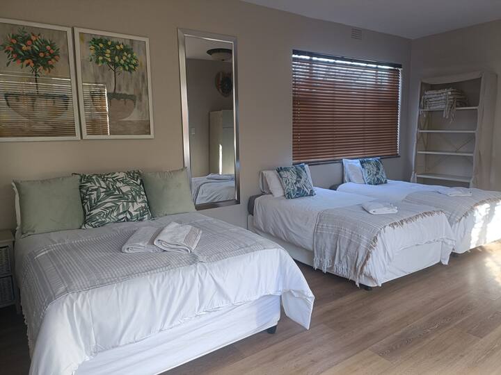 Graceland: Classic Family Unit - Muldersdrift