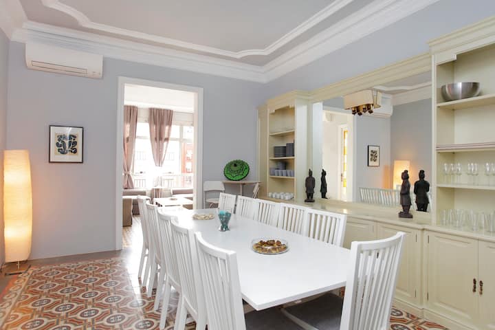 Central And Spacious 5-bedroom Flat - La Barceloneta