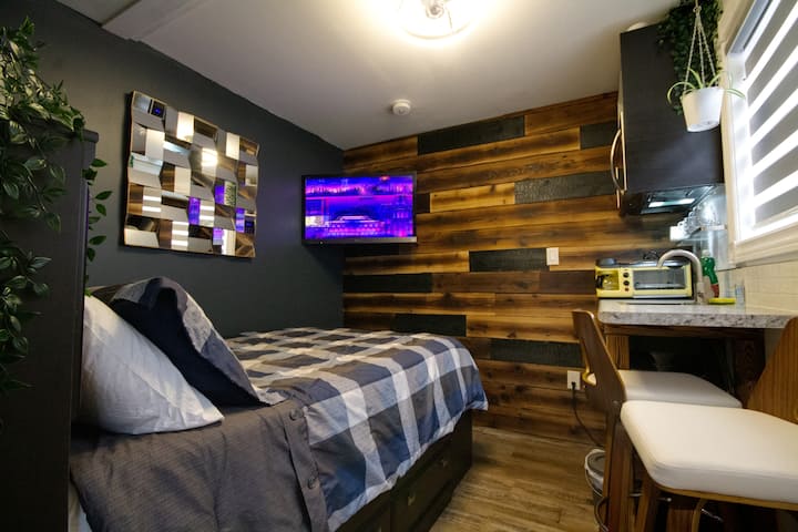 Private City Cabin - Brampton