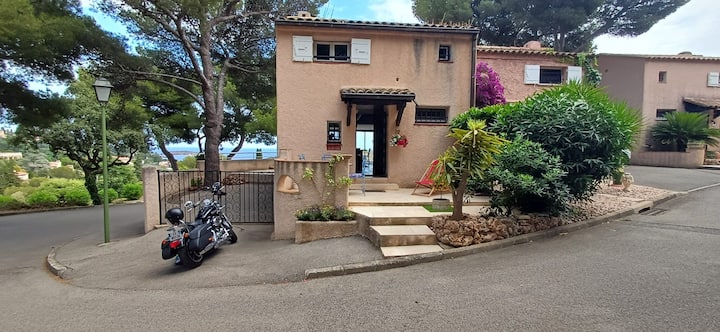 Agay : Villa De Charme Vue Mer Panoramique, Plage - Saint-Raphaël