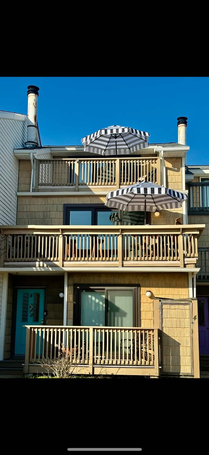 Center Of Dewey Bottle & Cork Street-sleeps 12 - Rehoboth Beach, DE