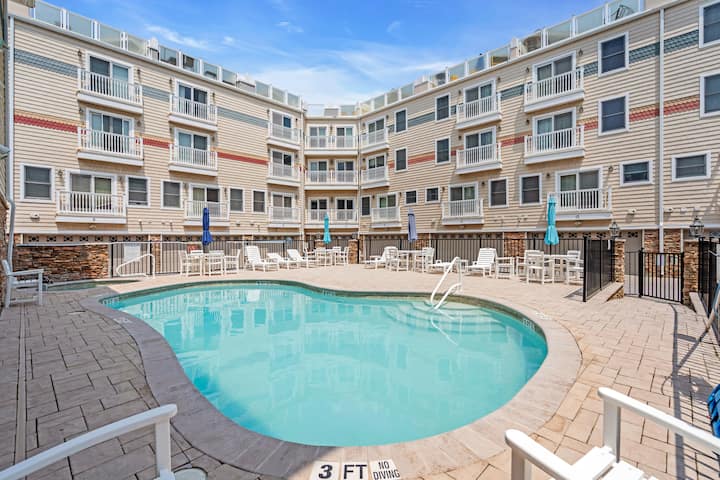Pool & Hot Tub Access, Steps To Beach & Boardwalk - Seaside Heights Beach, NJ
