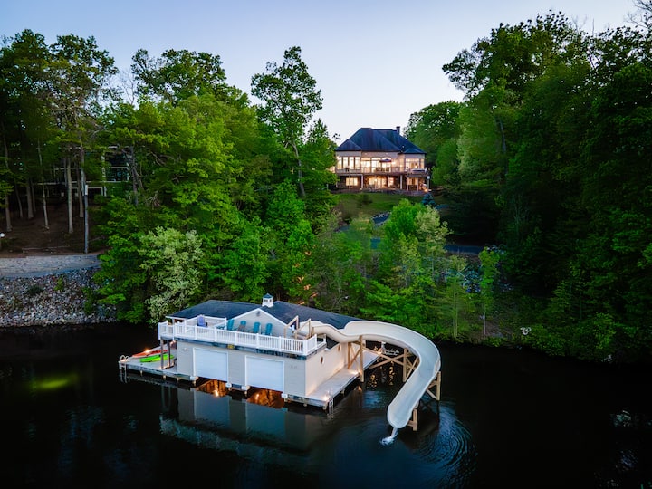 Lakefront Estate Game Room Hot Tub Sauna & Peloton - Lake Anna, VA