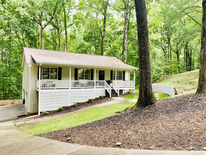 Hillside Hideaway - Acworth, GA