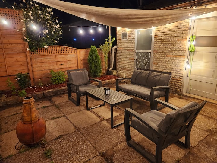 Cute Comfy 3-bedroom Home W/ Backyard & Parking - Toronto