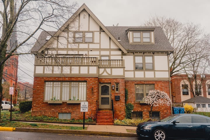 Downtown Middletown Apartment - Middletown, CT