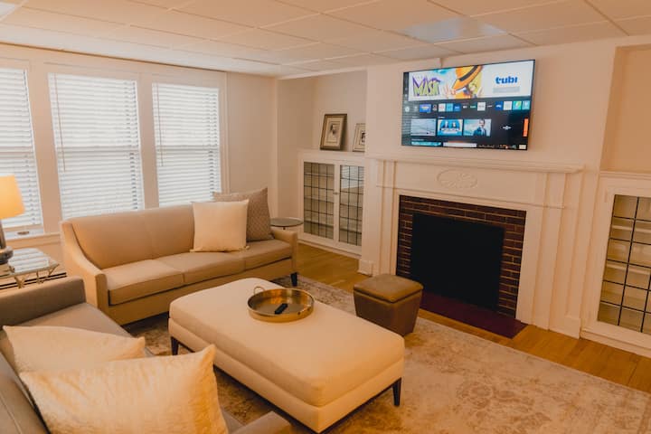 Downtown Middletown Apartment - Middletown, CT