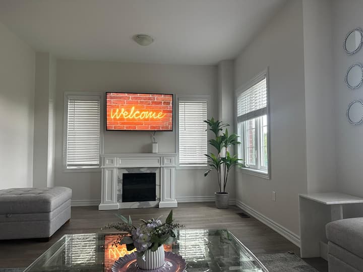 New Luxury Guelph Town - Guelph