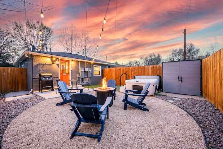 Hot Tub, Fire Pit, Full Kitchen | Pets, Long Stays - Colorado Springs, CO