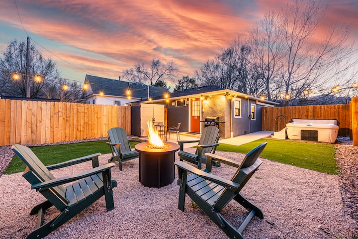 Couples Getaway | Hot Tub, Fire Pit, Pet Friendly - Colorado Springs