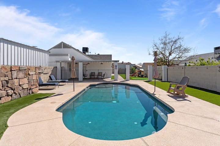 Home Away From Home With Pool - Phoenix, AZ