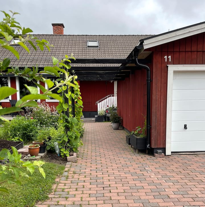 Stort Rum I Rymlig Villa På Grubbe - Umeå