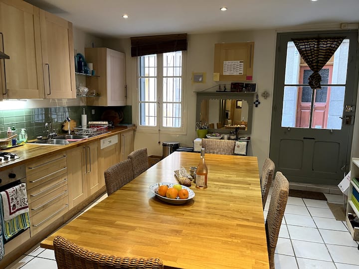 Colourful Townhouse In Mountain Village Square - Arles-sur-Tech