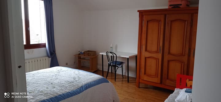 Chambre Dans Une Maison - Gif-sur-Yvette