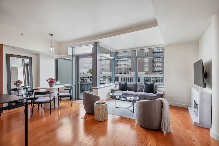 High Rise Condo, Stunning Views - Portland, OR