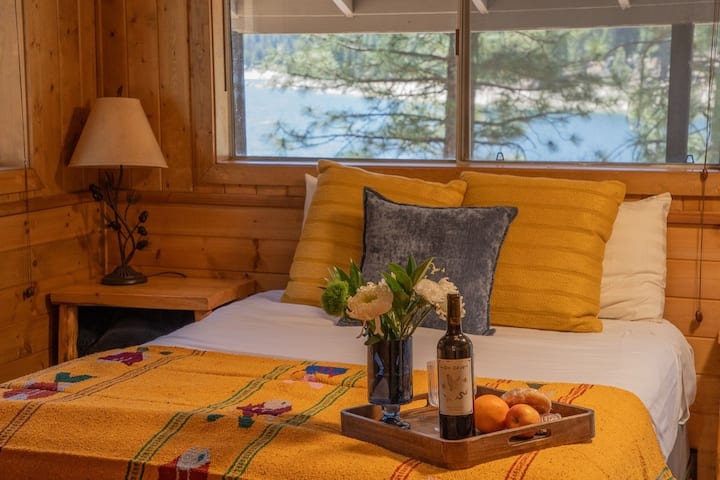 Lakeside, Cabin 2 - Lakeshore, CA