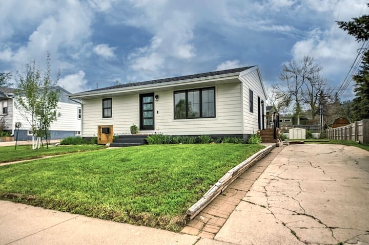 Stirling Place Of The Black Hills - Rapid City, SD