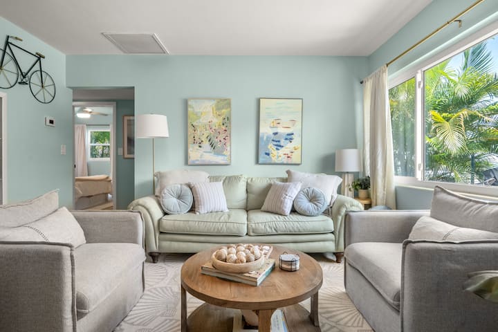 Dunedin Blue Bird Bungalow - Dunedin, FL
