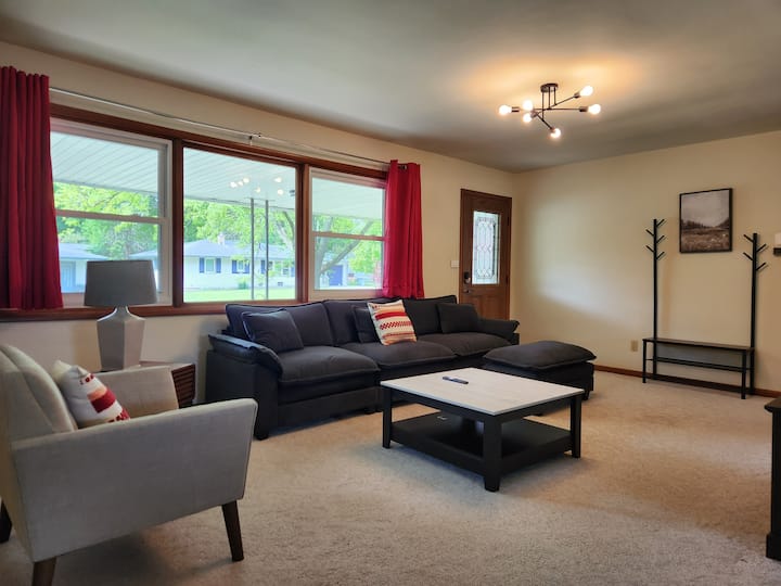 3br In The Heart Of Rockford - Rockford, IL