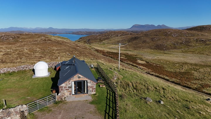 Old School Byre Coastal Getaway - Lochinver