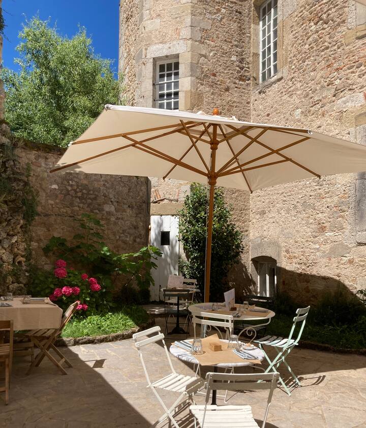 Le Cocand · Appartement De Charme · Côté Cour - Hotel ibis Autun