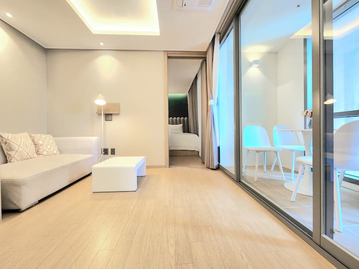 L9[newly Built/합법숙소][모던 감성숙소/핵심번화가/해변5분/지하철역 3분] - Busan