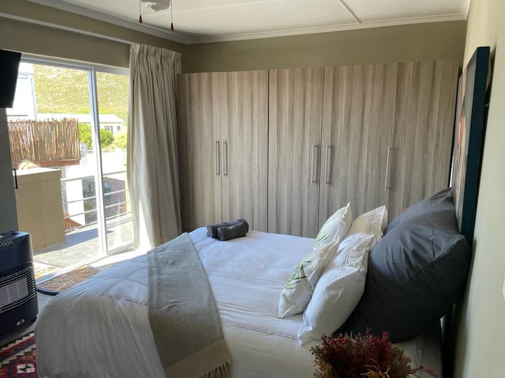 Fijnbos Room – Peaceful Nature Escape - Pringle Bay