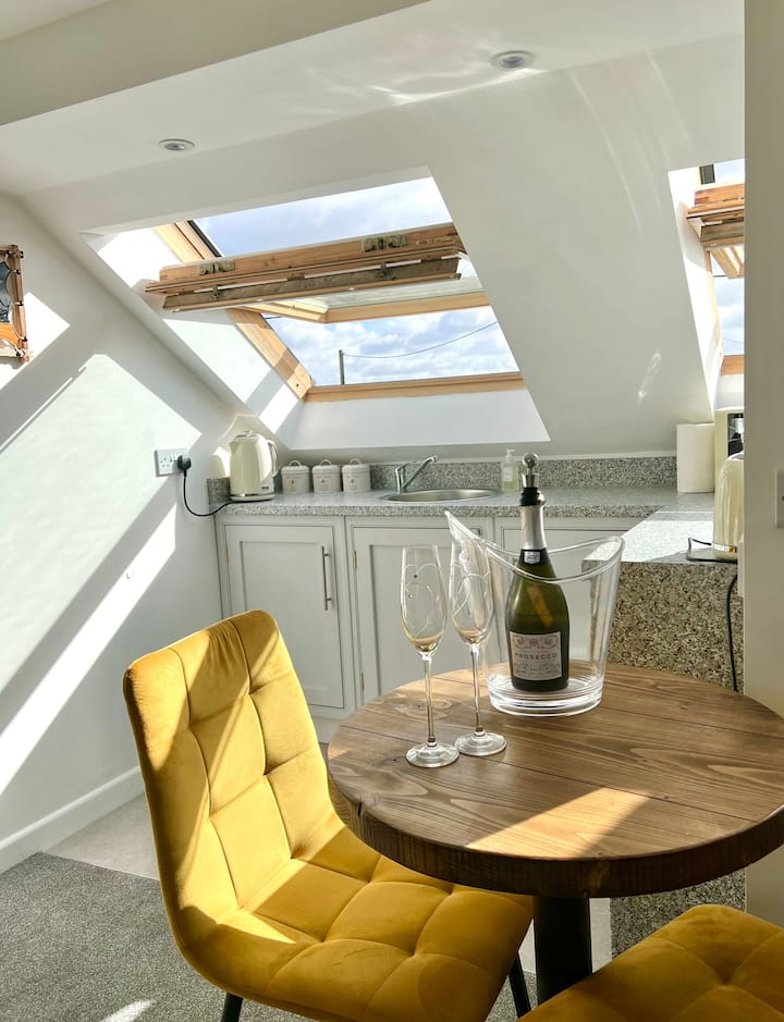 Seascape - Stylish Modern Apartment - Barton on Sea