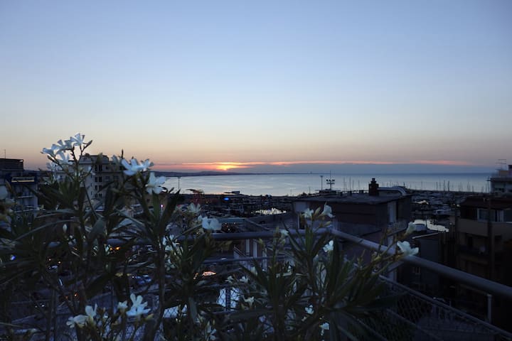 Bilocale Vista Mare Laterale - Cattolica