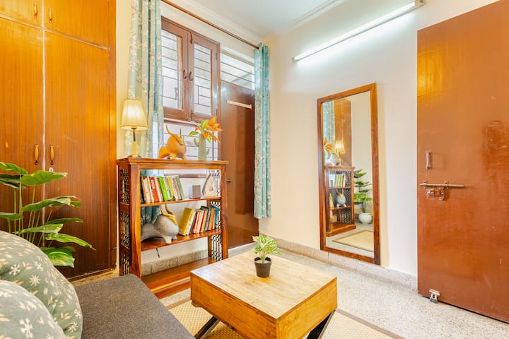 Pvt & Calm Euro Suite, Vasant Kunj Near Airport ॐ - New Delhi