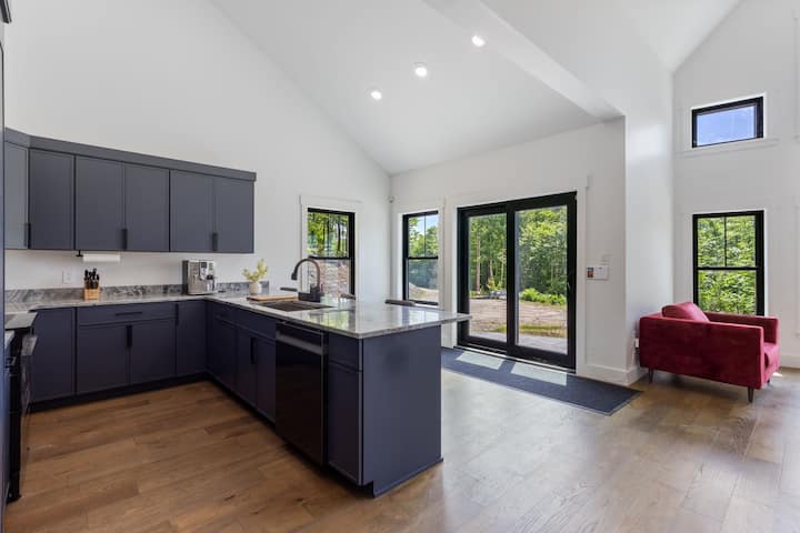 Contemporary Furnishings/  View - Sunday River, ME