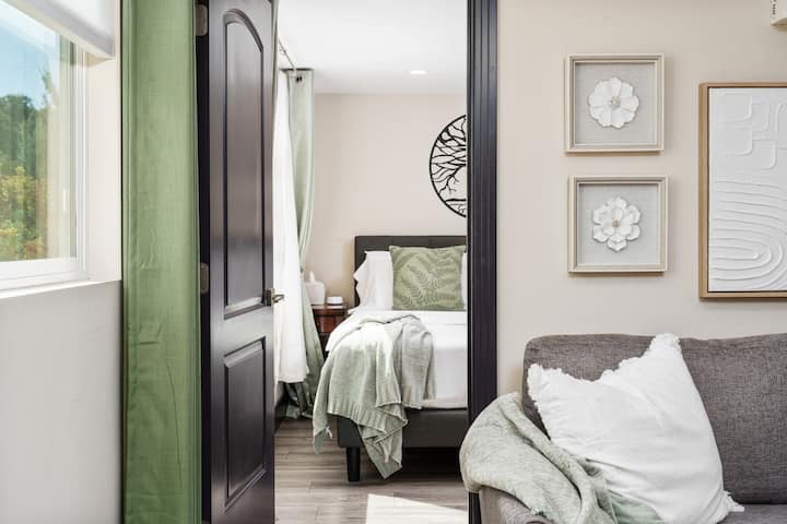 Dog Friendly Bungalow By Coastal Harvest Hideaways - Paso Robles, CA