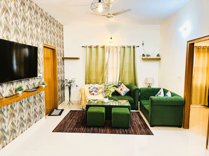 Zoomstay-3bhk Family Retreat|neartaj|primelocation - Waranasi