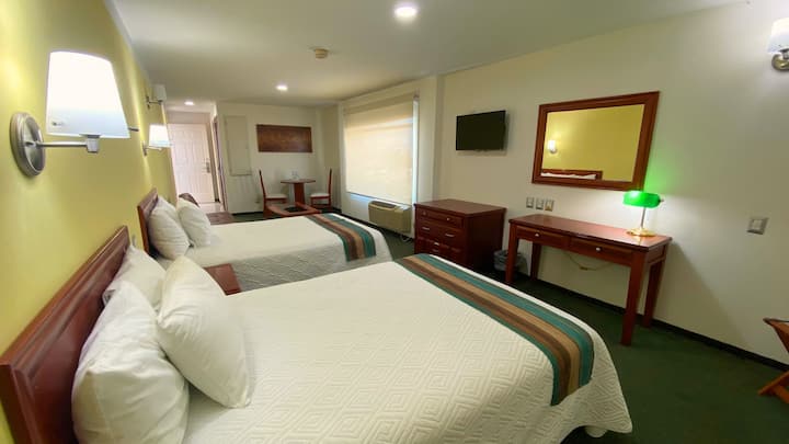 Facturamos | Hotel Jr Suite 2 Double Beds + 1 Sofá - León