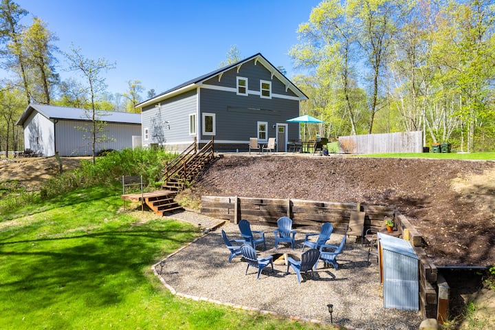Modern Crosslake Cabin Sleeps 12 - Crosslake, MN
