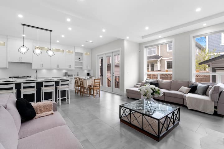 Contemporary Luxury Modern Charming Retreat - Trinity Western University