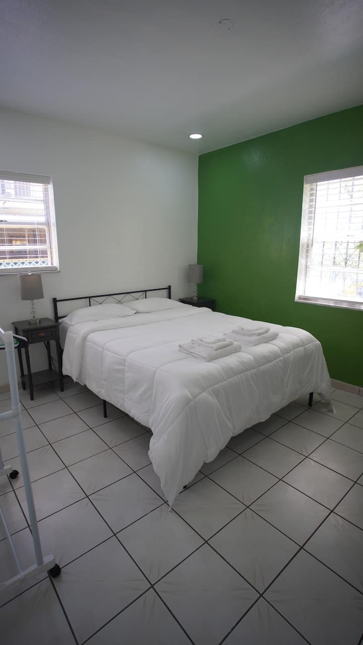 Cuban-style Apt | Central, Cozy, Authentic, 5-star - Miami, FL